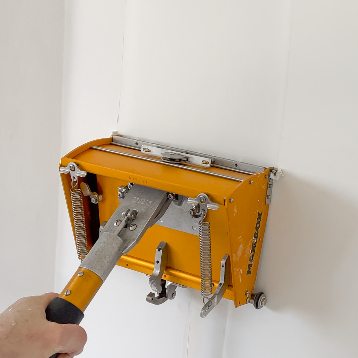 10″ Power Assist® MAXXBOX® – TapeTech Tool Company