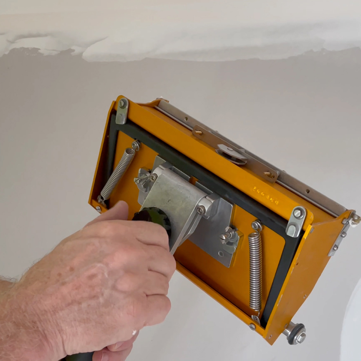 Brakeless Box Handle – Extendable – TapeTech Tool Company